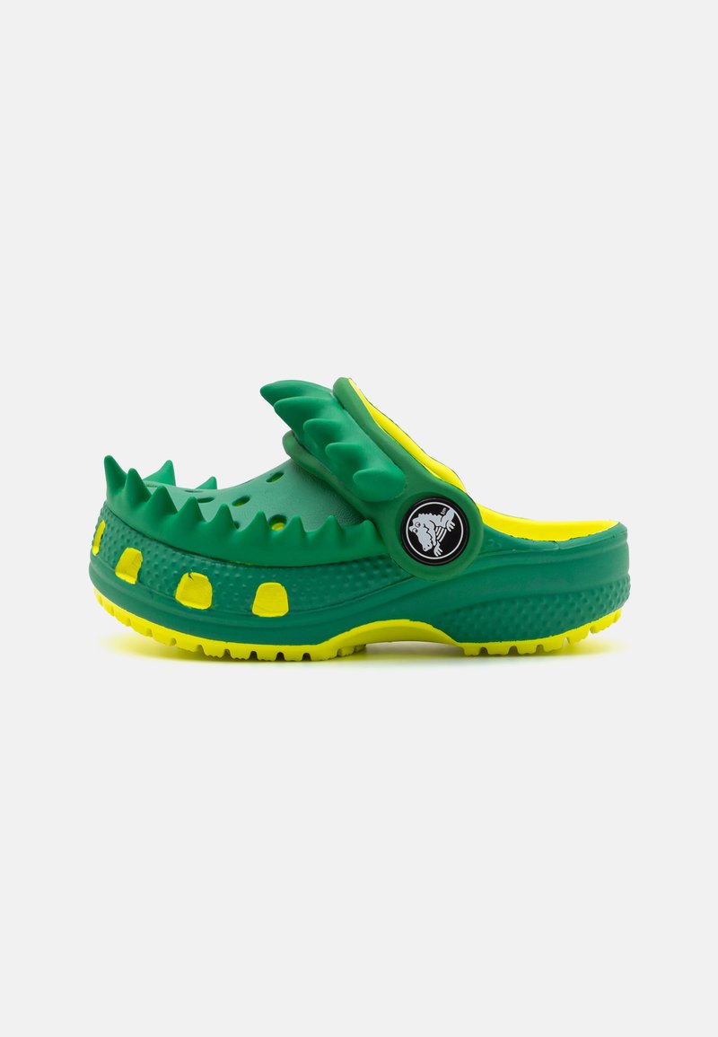 Crocs CLASSIC SPIKES UNISEX - Chanclas de baño - acidity/green ivy ...