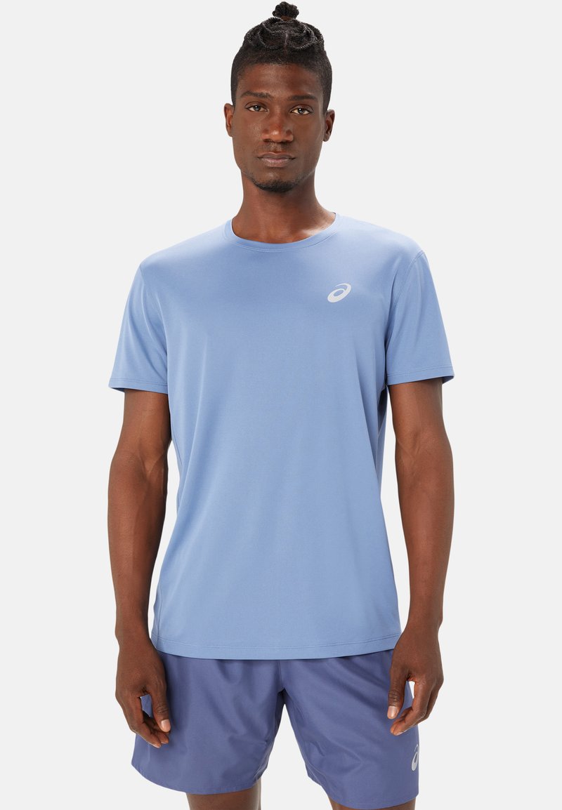 ASICS CORE SS TOP - Sport T-shirt - denim blue/blauw denim/bluedenim ...