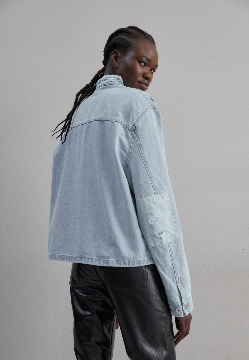 032c DOUBLE SHIFT PATCHWORK OVERSHIRT - Jeansjacke - light blue/hellblau - Zalando.de