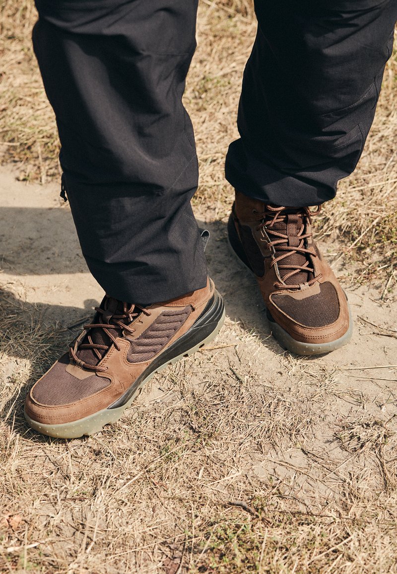 Columbia PORTLANDER - Hiking shoes - bark/desert sun/brown - Zalando.co.uk