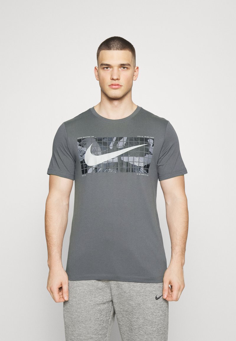 Nike Performance TEE CAMO - Sport T-Shirt - iron grey/grau - Zalando.at