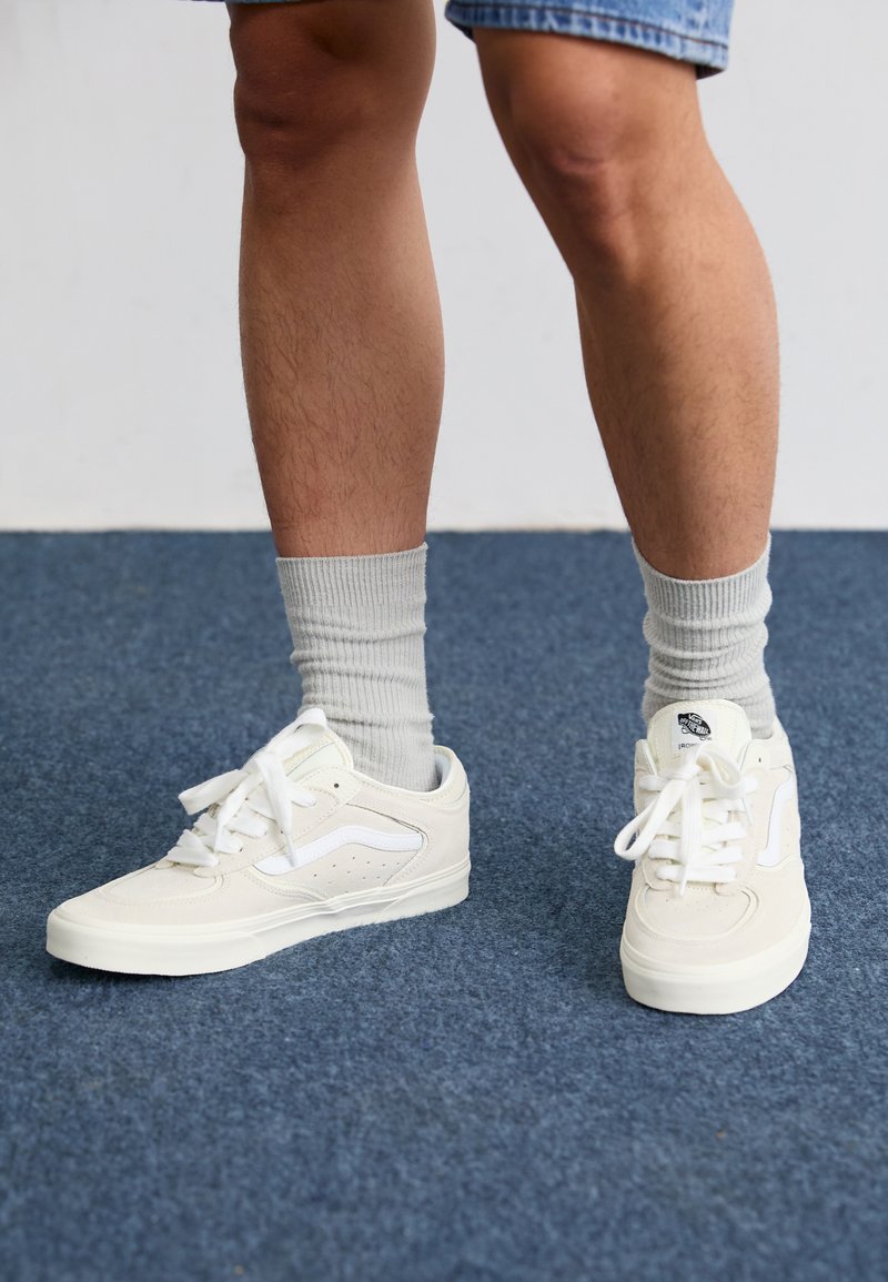 Vans ROWLEY CLASSIC UNISEX - Trainers - marshmallow/true white/off ...
