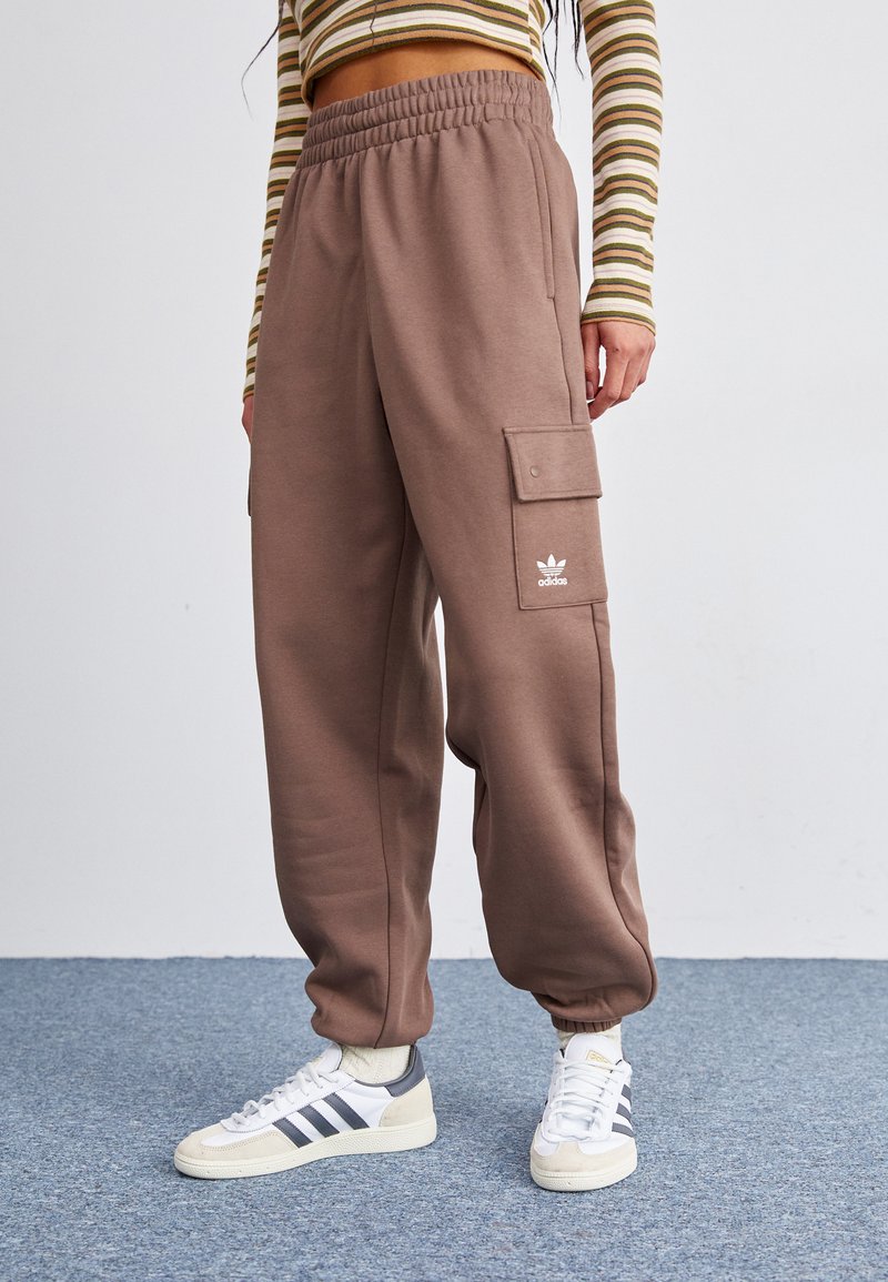 adidas Originals ESSENTIALS - Spodnie treningowe/brązowy - Zalando.pl