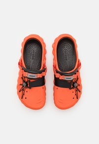 Crocs ECHO REFLECTIVE LACES UNISEX - Badesandaler - lava/rød - Zalando.no