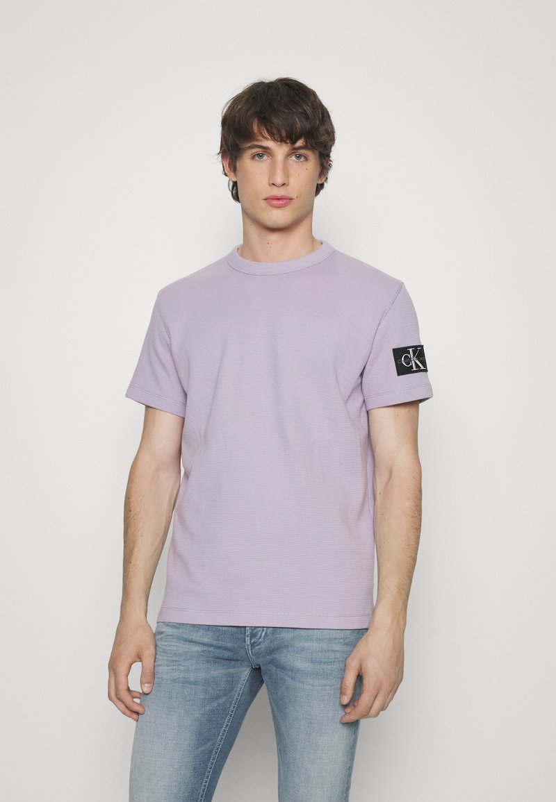 Calvin Klein Jeans BADGE WAFFLE - T-shirt basique - lavender aura/violet - ZALANDO.FR