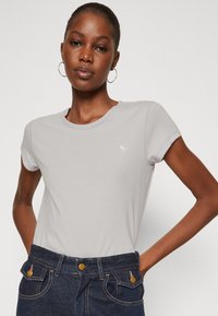 Abercrombie & Fitch ICON CREW 3 PACK - T-Shirt basic - white/grey/lilac/weiß - Zalando.ch