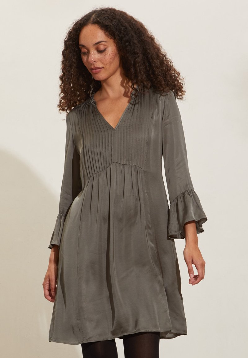 Odd Molly TATUM - Vapaa-ajan mekko - grey garden/harmaa - Zalando.fi