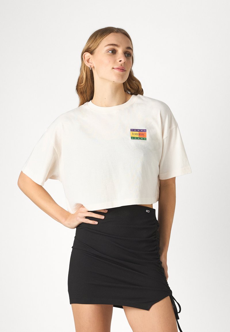 Tommy Jeans OVS CRP FLAG - Print T-shirt - ancient white/white - Zalando