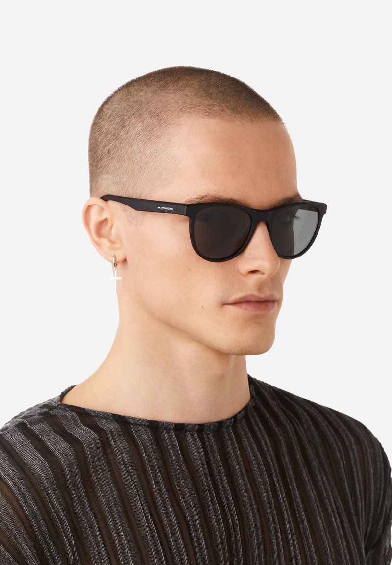 Hawkers TRAIL - Aurinkolasit - black/musta - Zalando.fi