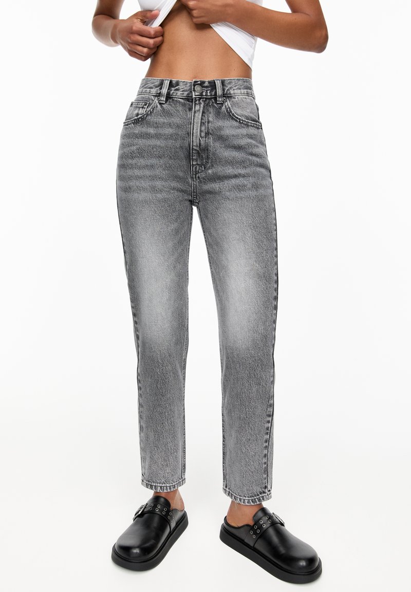 PULL&BEAR MOM - Jeans Tapered Fit - grey/grijs - Zalando.be