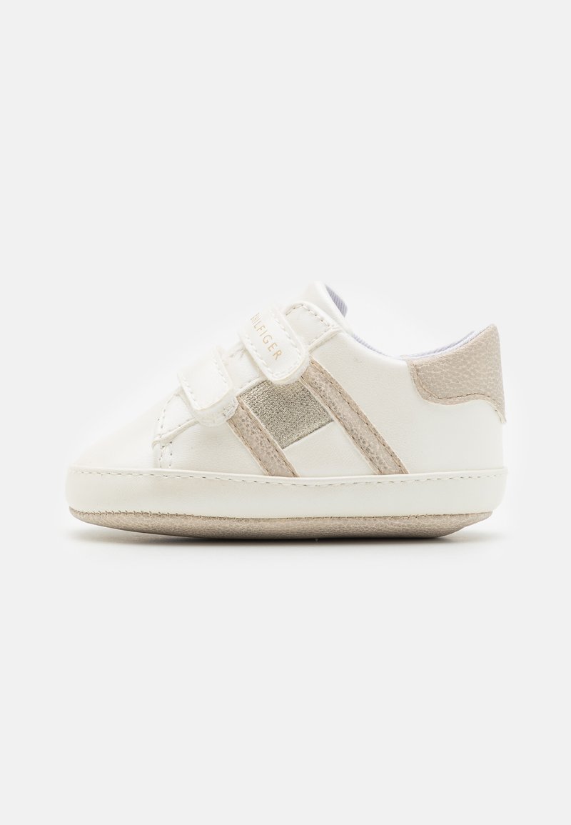 Tommy Hilfiger KIKI - First shoes - ivory/platinum/gold-coloured - Zalando