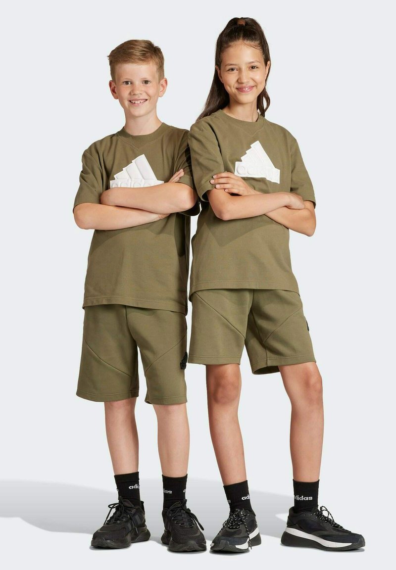 adidas Sportswear FUTURE ICON 8-INCH - Outdoor Shorts - olive strata ...