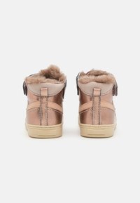 Bisgaard ISAK - Zapatillas altas - rose gold metallic/negro metalizado ...