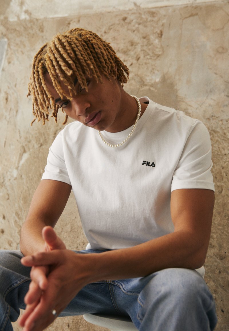 Fila BERLOZ TEE UNISEX - T-Shirt basic - bright white/weiß - Zalando.ch