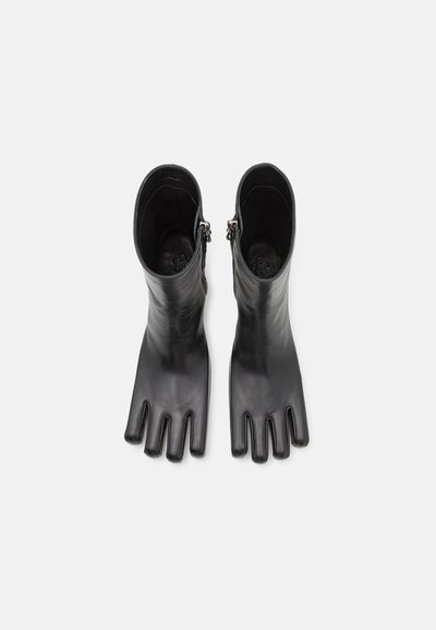 AVAVAV FINGER BOOT - Classic ankle boots - black - Zalando.co.uk