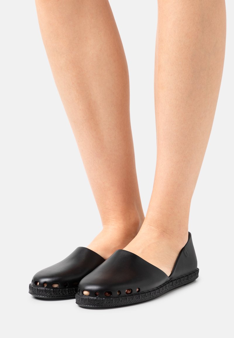 VERBENAS CARMEN AQUA - Półbuty wsuwane - black/czarny - Zalando.pl