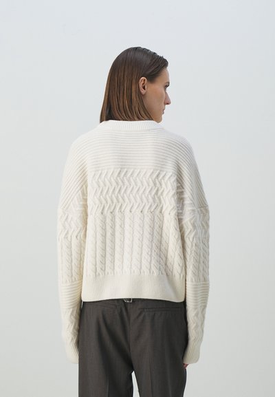 Filippa K BOXY BRAIDED - Strickpullover - chalk white/offwhite - Zalando.at