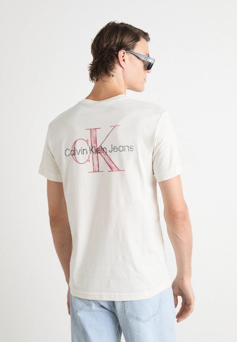 Calvin Klein Jeans TEXTURED MONOLOGO TEE - Print T-shirt - ivory/off ...