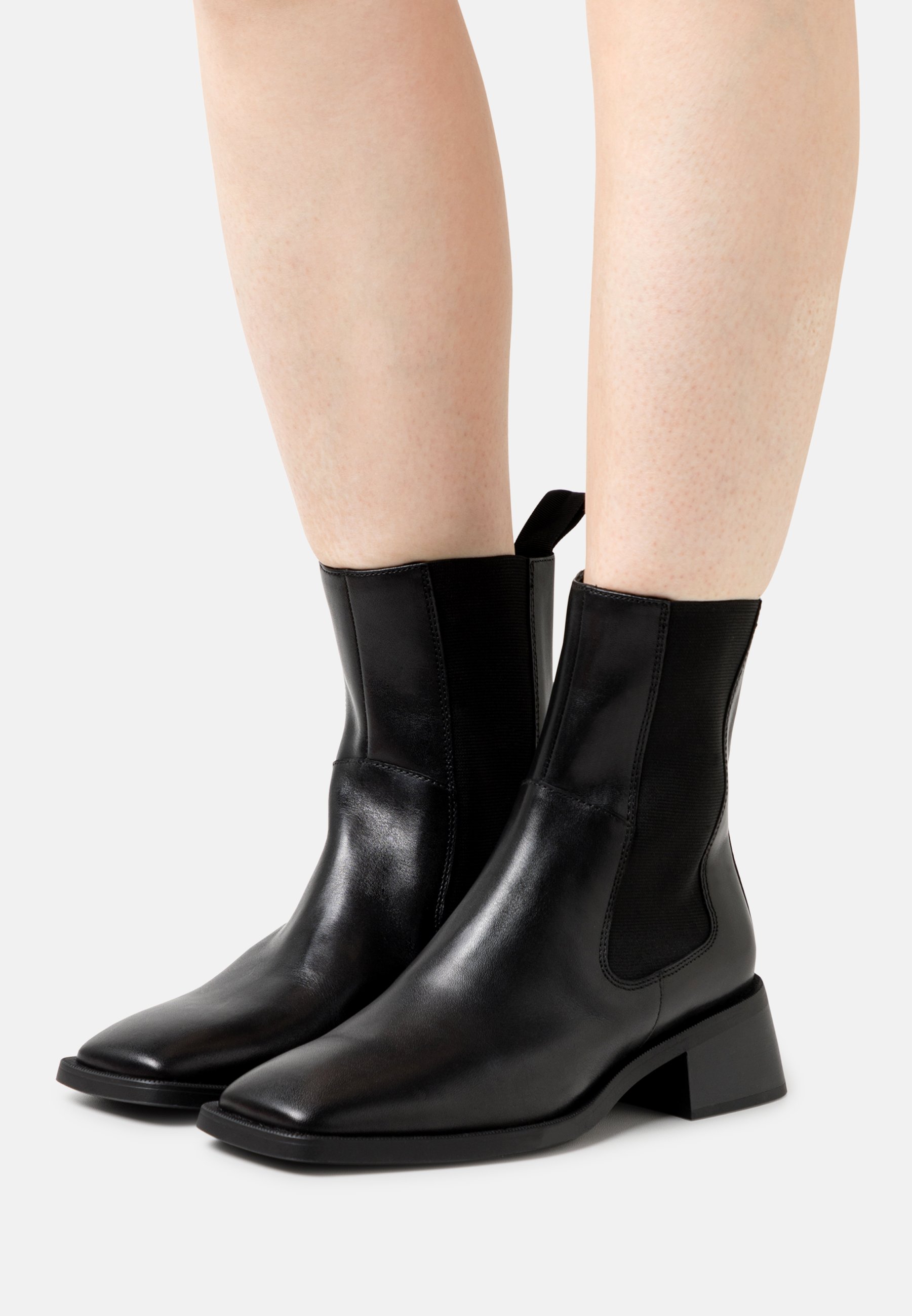 vagabond blanca ankle boots