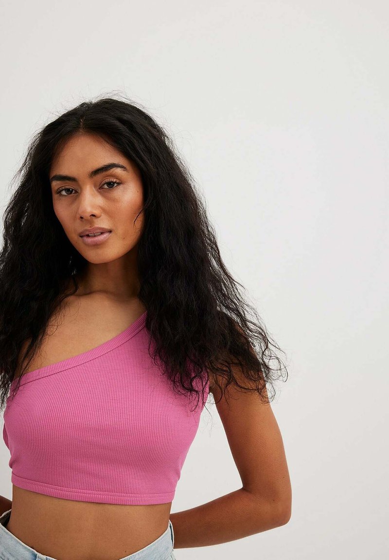 NA-KD MIT OFFENER SCHNÜRUNG HINTEN - Top - pink/donkerroze - Zalando.nl