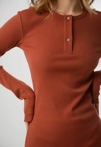 ET NOS HENLEY - Etuikleid - ginger/braun - Zalando.at