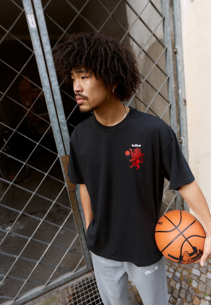 Nike Performance LEBRON JAMES TEE - T-shirt imprimé - black/noir ...