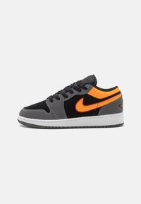 Jordan AIR JORDAN 1 LOW SE UNISEX - Ghete baschet - black/vivid orange ...