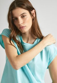 Pepe Jeans LORY - T-Shirt basic - aqua blue/blau - Zalando.at