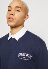 Tommy Jeans VARSITY RUGBY - Polo - twilight navy/bleu marine - ZALANDO.CH