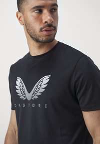 Castore GRAPHIC TEE - T-Shirt print - black/schwarz - Zalando.de