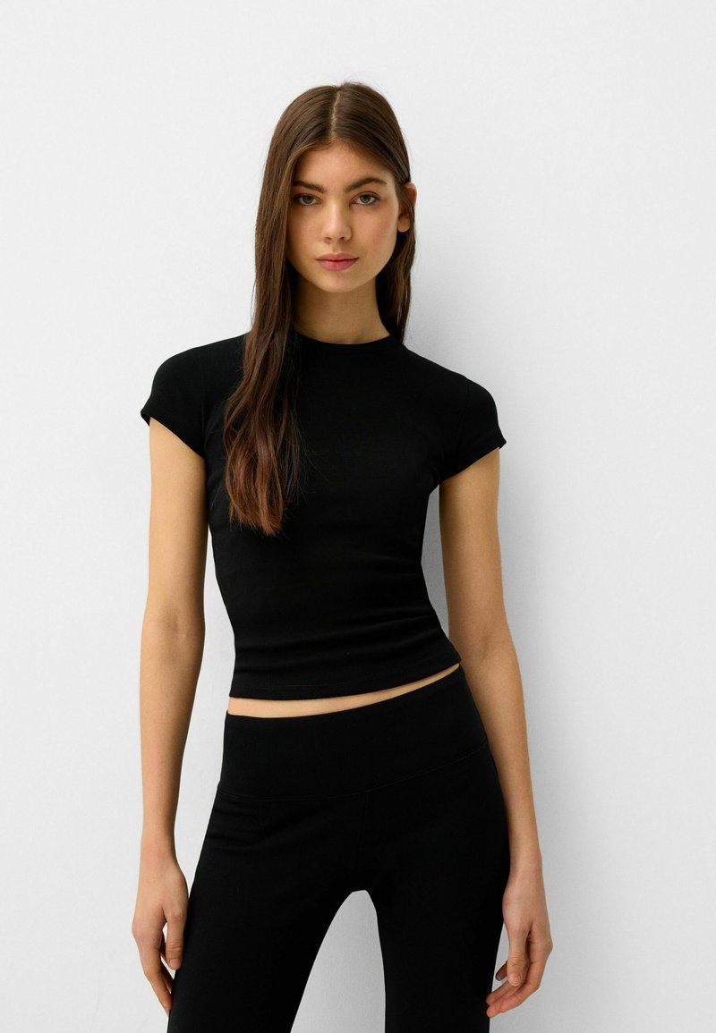 Bershka SHORT SLEEVES WITH A ROUND NECK - Basic T-shirt - black ...