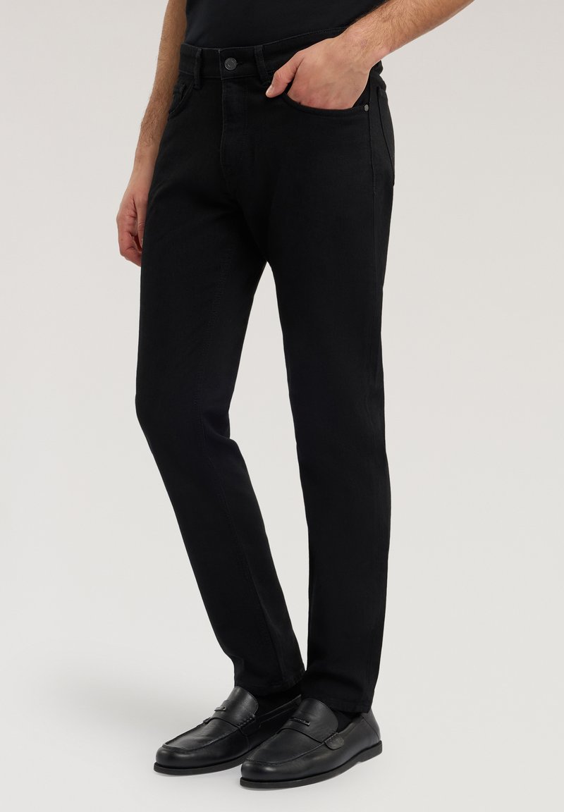Trussardi CLOSE IN RINSE - Straight leg jeans - black milano/zwart ...