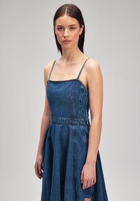 adL FLOUNCED - Denim dress - navy blue/dark blue - Zalando