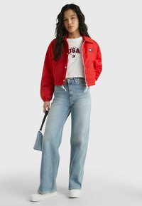 Tommy Jeans CLAIRE HIGH RISE - Jeans Straight Leg - denim light/light ...