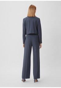comma KURZ IM BOXY-LOOK - Blazer - tiefblau/dunkelblau - Zalando.ch