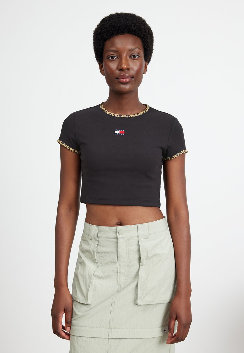 Tommy Jeans CROP LEO BINDING TEE - Print T-shirt - black - Zalando.ie