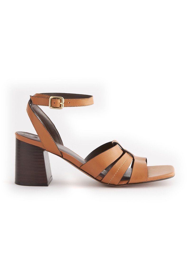 Next SIGNATURE LEATHER WEAVE BLOCK HEEL SANDALS - Sandales - tan brown ...