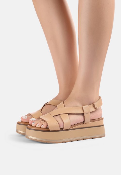 Inuovo Sandály Na Klínu Coconut Ccn Světle Hnědá Zalando Cz