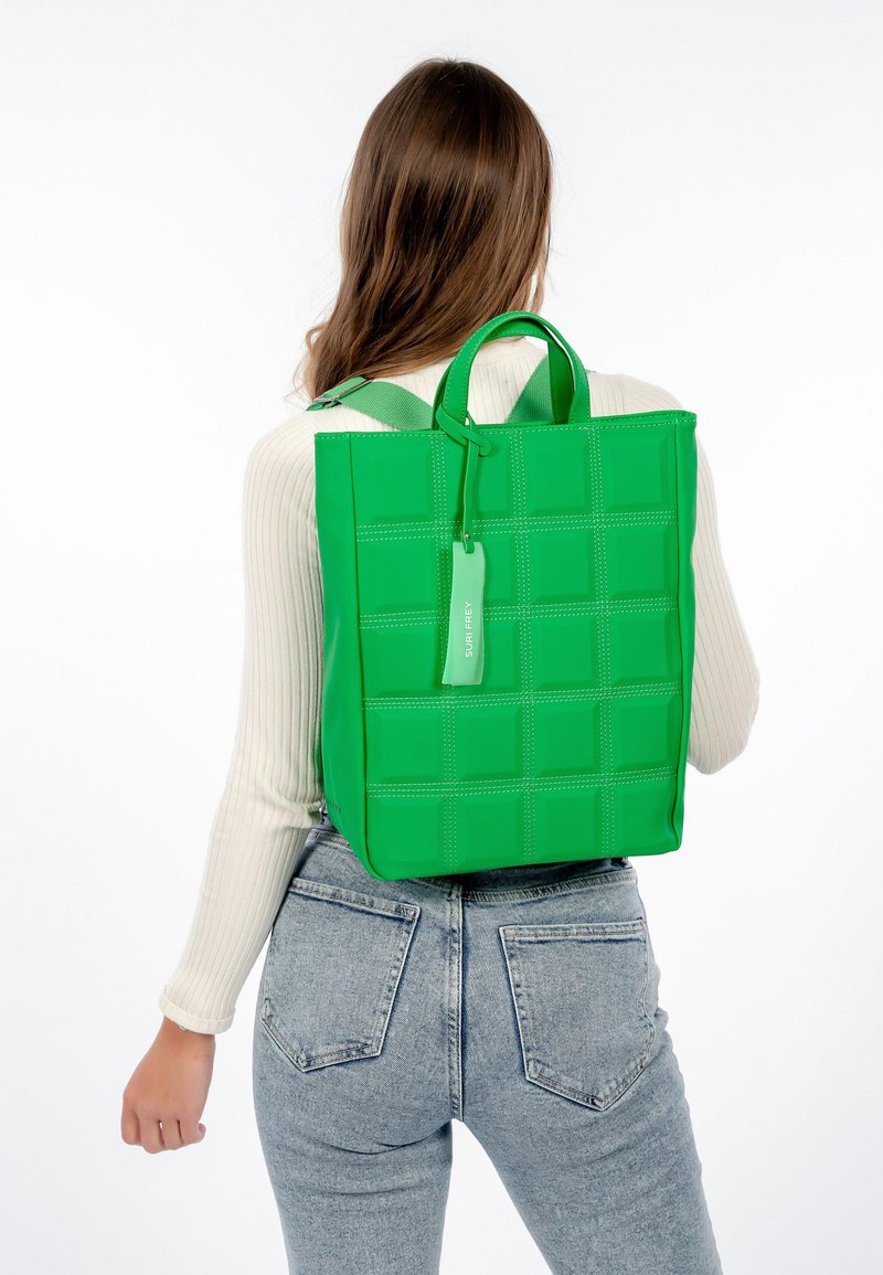 SURI FREY BOBBY - Malý batoh - apple/světle zelená - Zalando.cz