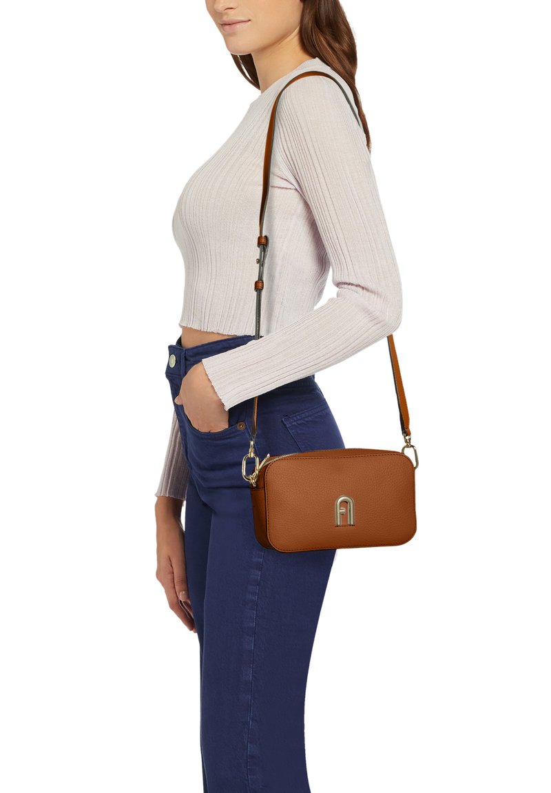 Furla PRIMULA MINI - Taška s příčným popruhem - cognac h/hnědá - Zalando.cz