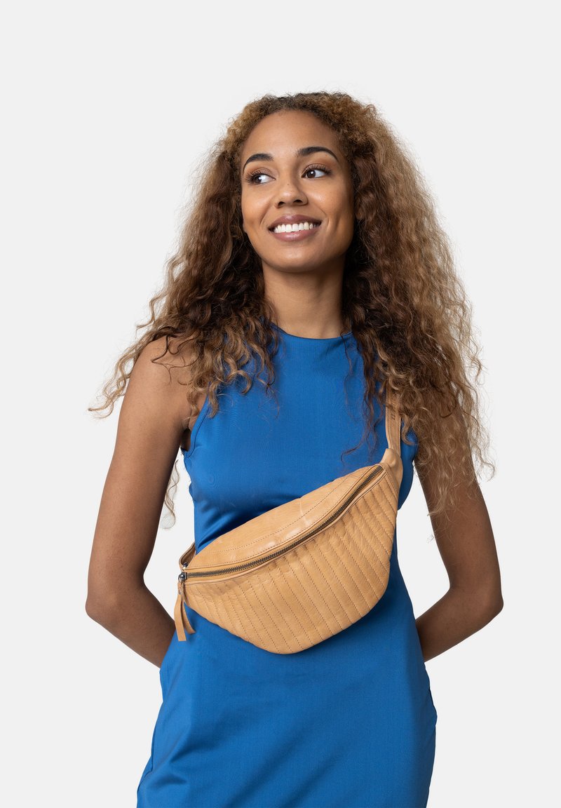 RE:DESIGNED CAGLA - Bæltetasker - desert sand/gulbrun - Zalando.dk