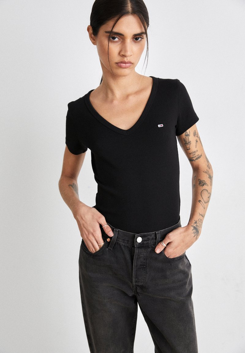 Tommy Jeans SLIM ESSENTIAL - Basic T-shirt - black - Zalando.co.uk
