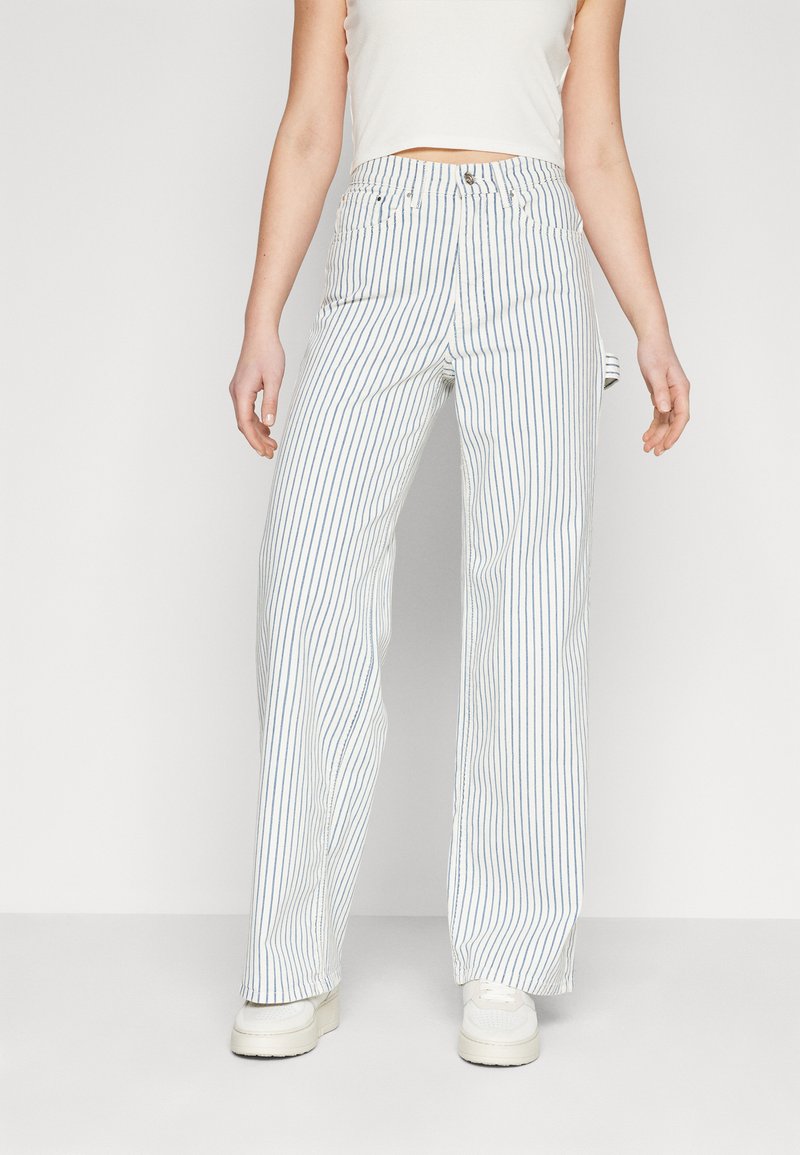 ONLY ONLHOPE WIDE STRIPE - Jeans Bootcut - white stripes/blue stripes/hvid - Zalando.dk