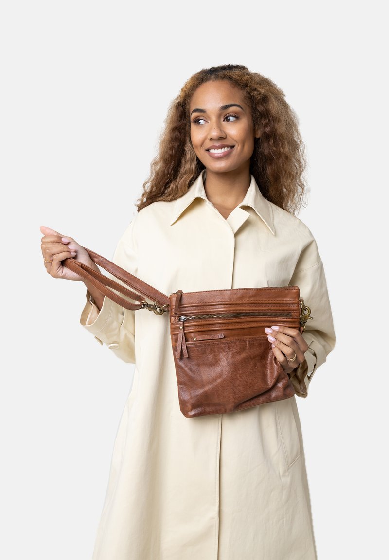 RE:DESIGNED CINDI SMALL - Across body bag - walnut/dark brown - Zalando.de