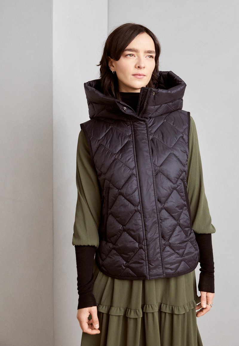 Marc O'Polo CAPE VEST WITH HOOD TAPE DETAILS SIDE SLITS - Weste - black ...