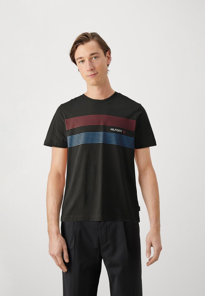 Tommy Hilfiger CHEST 85 TEE - T-shirt print - black/zwart - Zalando.nl