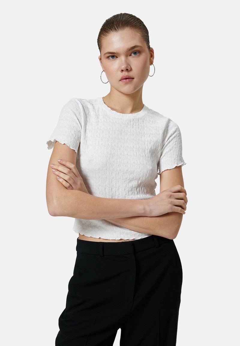 Koton TEXTURED CROP - T-shirts basic - beige/hvid - Zalando.dk