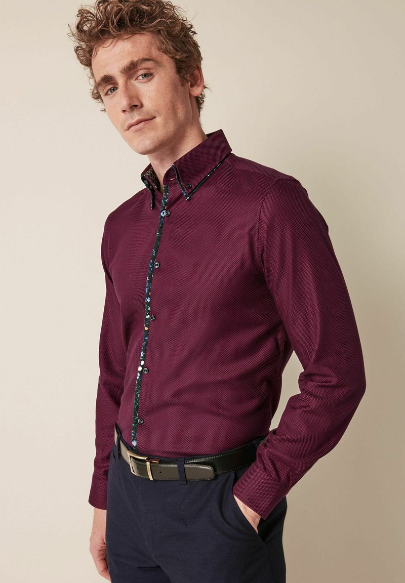 Next DOUBLE COLLAR TEXTURED TRIMMED REGULAR FIT - Košile - burgundy red ...