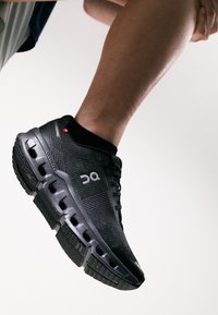 On CLOUDGO WIDE - Väglöparskor - black eclipse/svart - Zalando.se