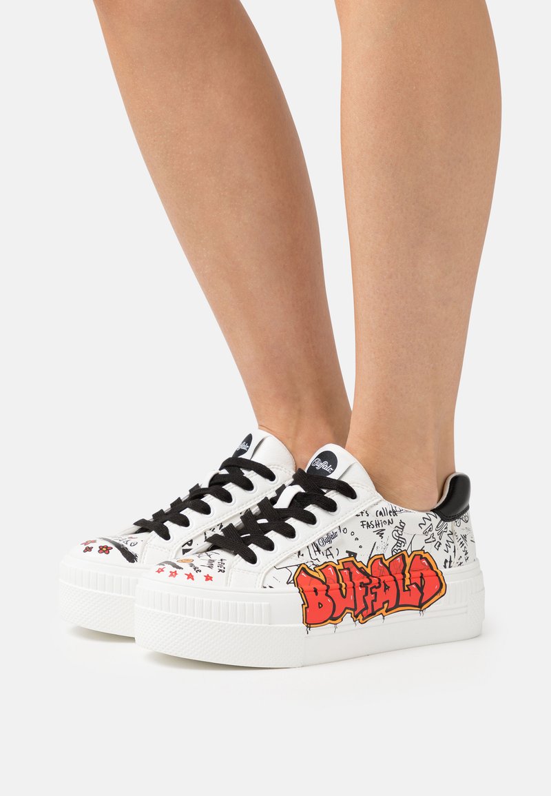 Buffalo PAIRED GRAFFITI - Trainers - white/black/white - Zalando.ie